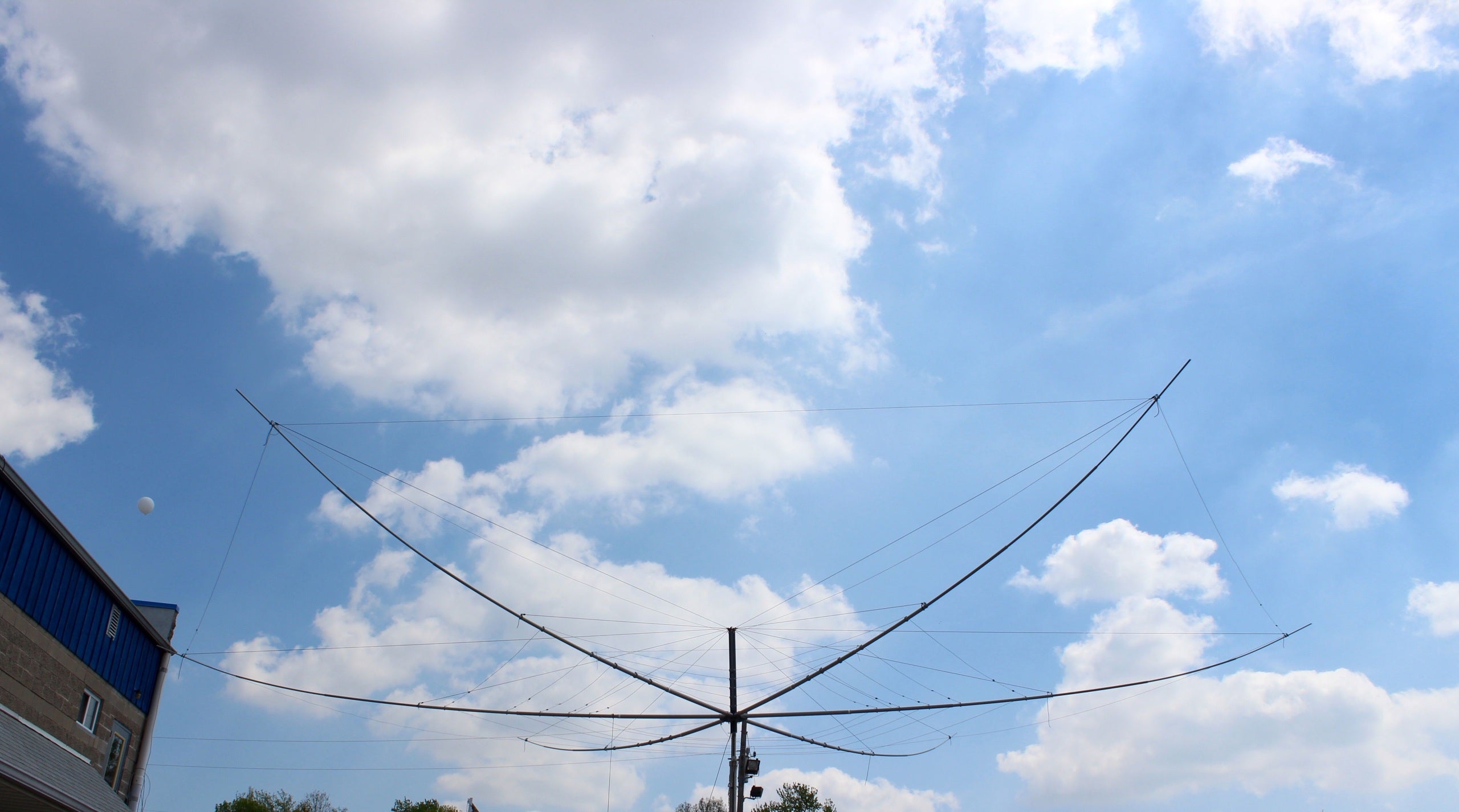 The Sentinel Barrett Broadband All Band Hex Beam Antenna - The Best ...